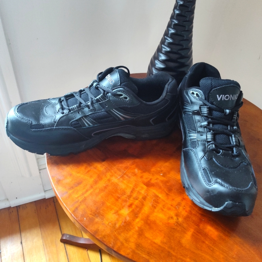 Vionic Men's Walker Orthotic Walking Shoe - Gem